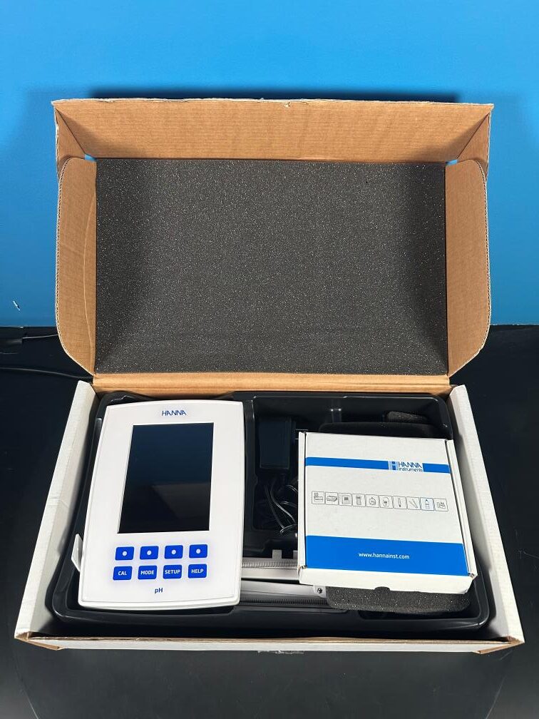 Hanna Instruments pH Temperature Bench Meter HI15221-01 - Laboratory ...